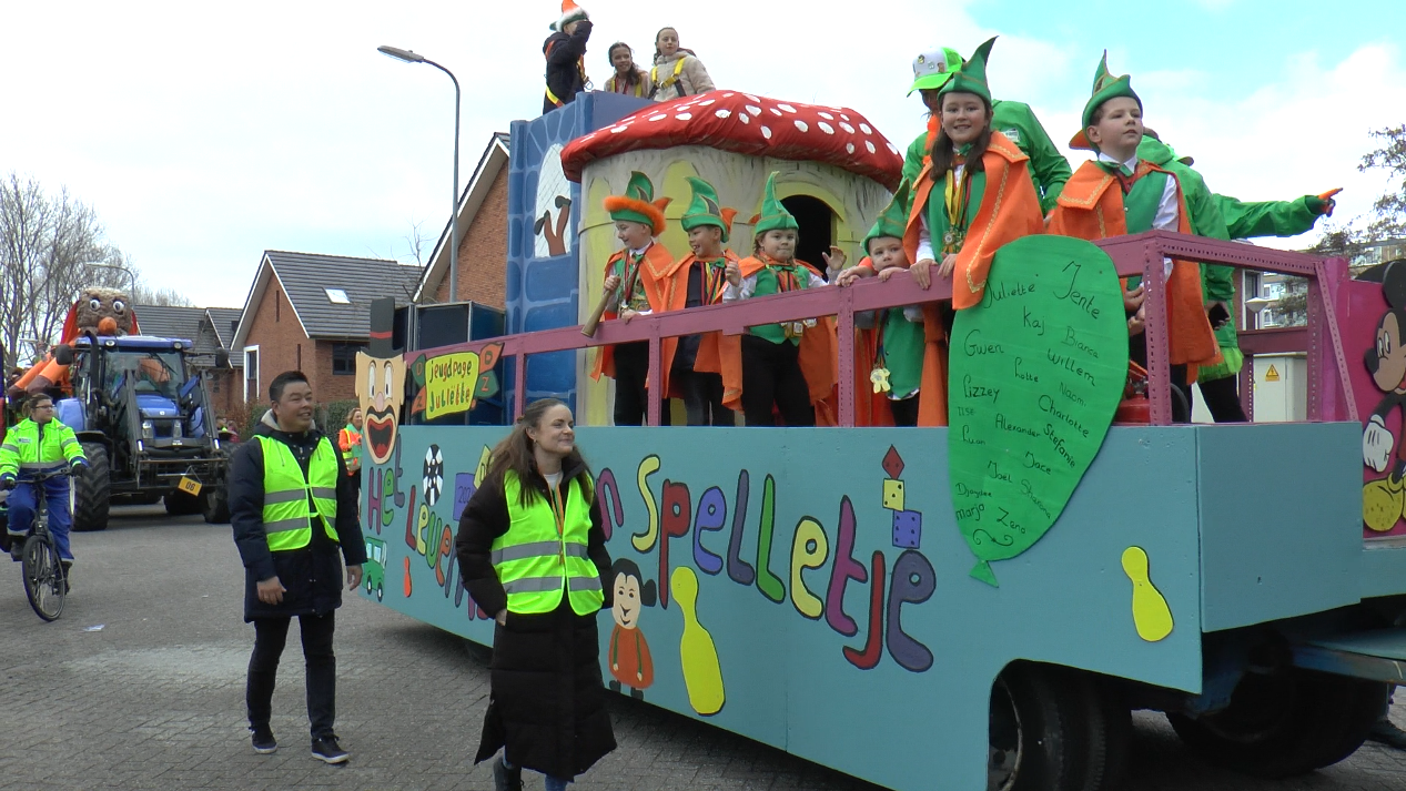 Laatste nieuws uit Leidschendam-Voorburg - [VIDEO en FOTO'S] Carnaval in het gemeentehuis en in ...